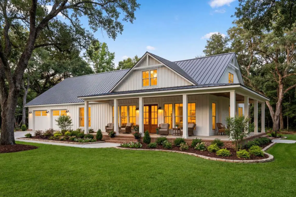 Rustic Barndominium Charm: 2,000 Sq Ft One-Story with 3 Bedrooms, 2.5 ...